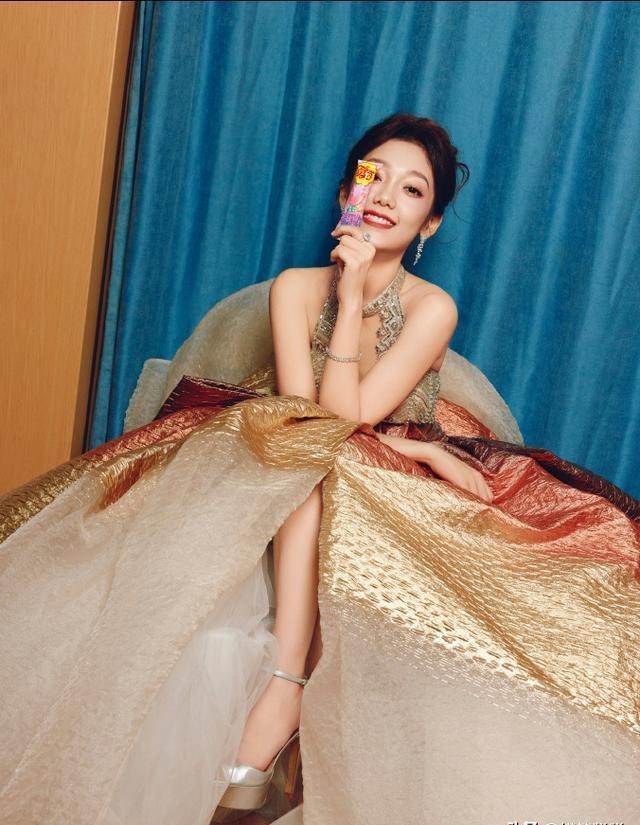 On this day in Beijing, Zhang Bichen was elegant, Lin Zhiying was fat, and Zhou Huimin was old ...