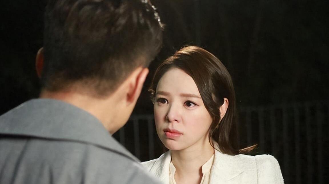 She is the Qingmi and mentor of the famous Japanese musician Tetsu Komuro. - iMedia