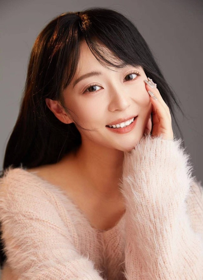 How did Wu Qian become an internet celebrity after being recognized for ...