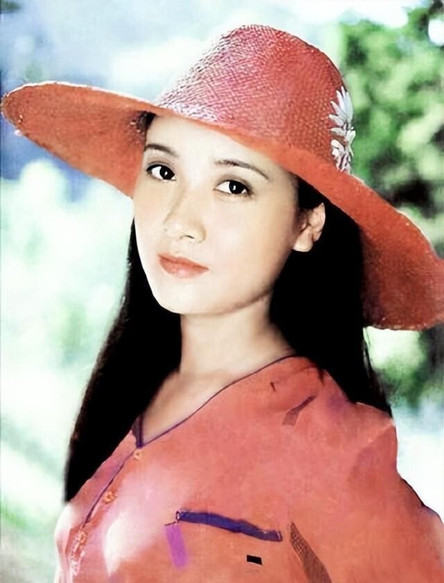 Deng Jie, a 65-year-old "DINK" who has been living her whole life, now ...