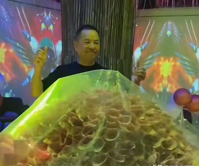 Broken Tooth Koi's 69th birthday was too extravagant! He collected ...