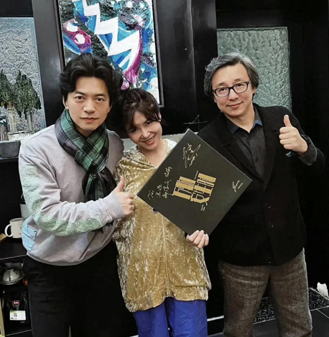 Li Jian took his wife and friends for a dinner, and 44-year-old Meng ...