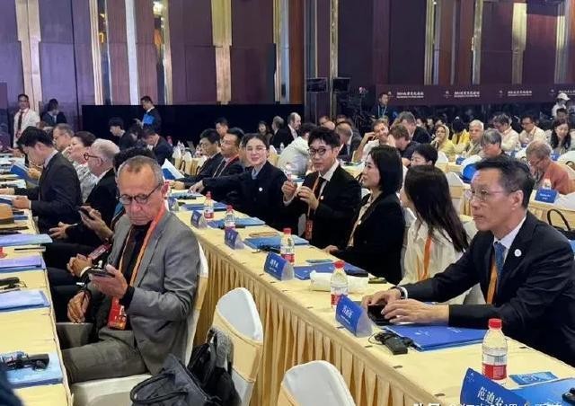 Veteran actor Feng Yuanzheng slaps Zhou Dongyu, Ma Li, Dapeng and Song ...