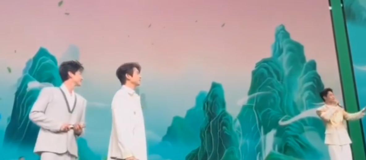 Wei Daxun and Yang Mi appeared together in the 2024 Spring Festival ...