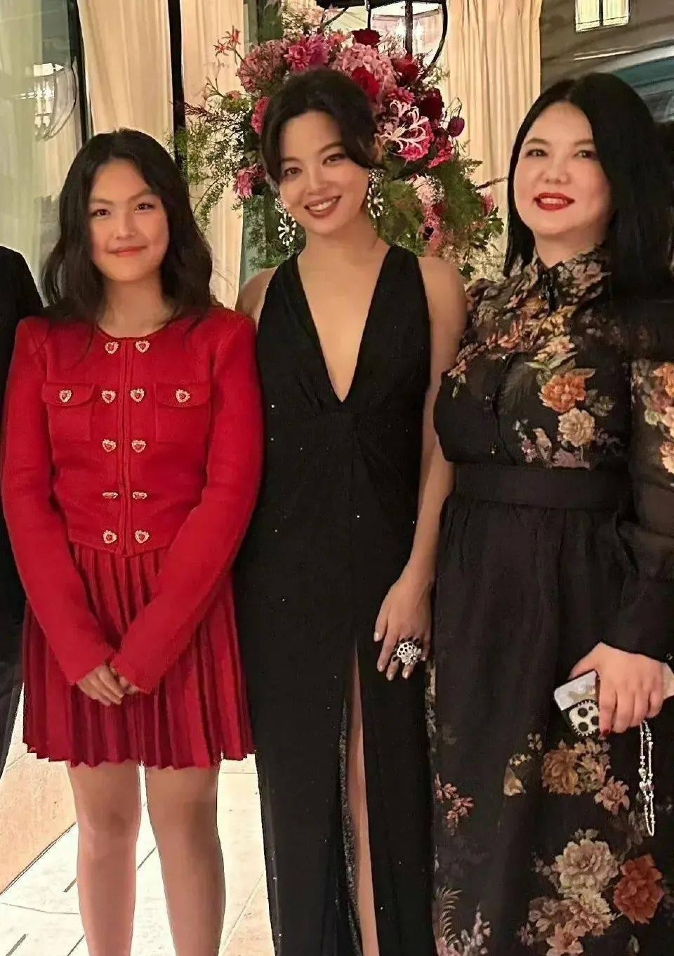 48-year-old Li Xiang's raw photo reveals her true figure. She is ...