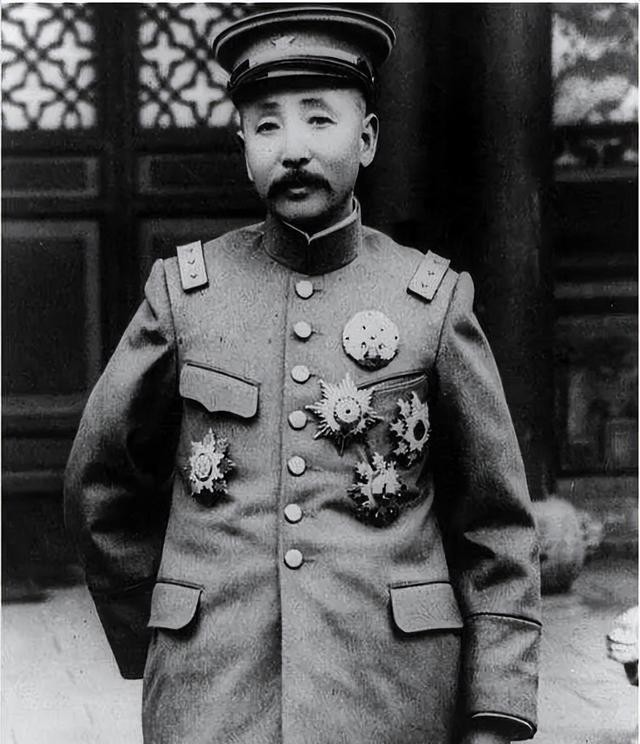 Zhang Zongchang was humiliated in public when he courted Chen Peiyu. 14 years later, he stripped ...