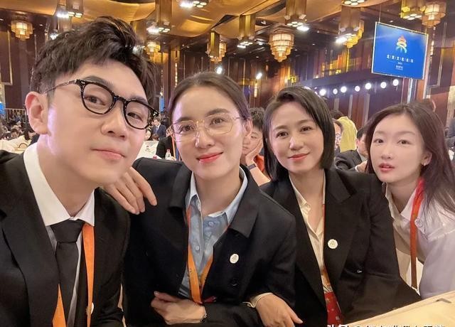 Veteran actor Feng Yuanzheng slaps Zhou Dongyu, Ma Li, Dapeng and Song Jia in the face with one ...