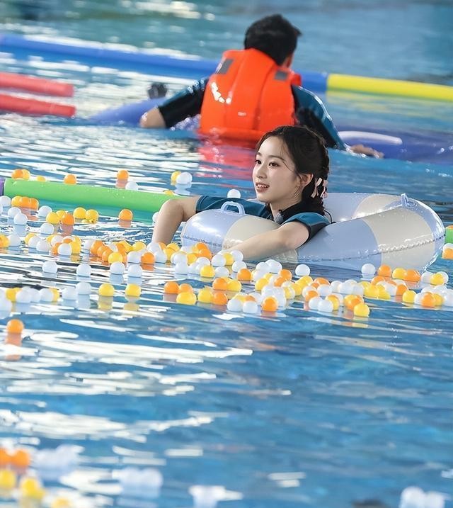 Shen Qian: The only non-working host of the CCTV Young Summer Health ...