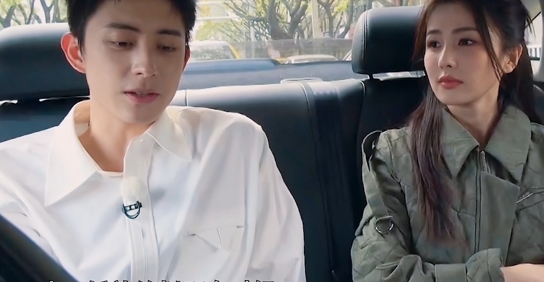 Let's run: Fingertip kiss and sweet look, Ao Ruipeng kind of likes ...