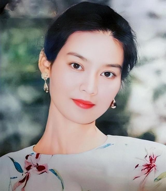 I accidentally saw a photo of Pan Hong and Lin Qingxia in 1994, and then I realized the ...