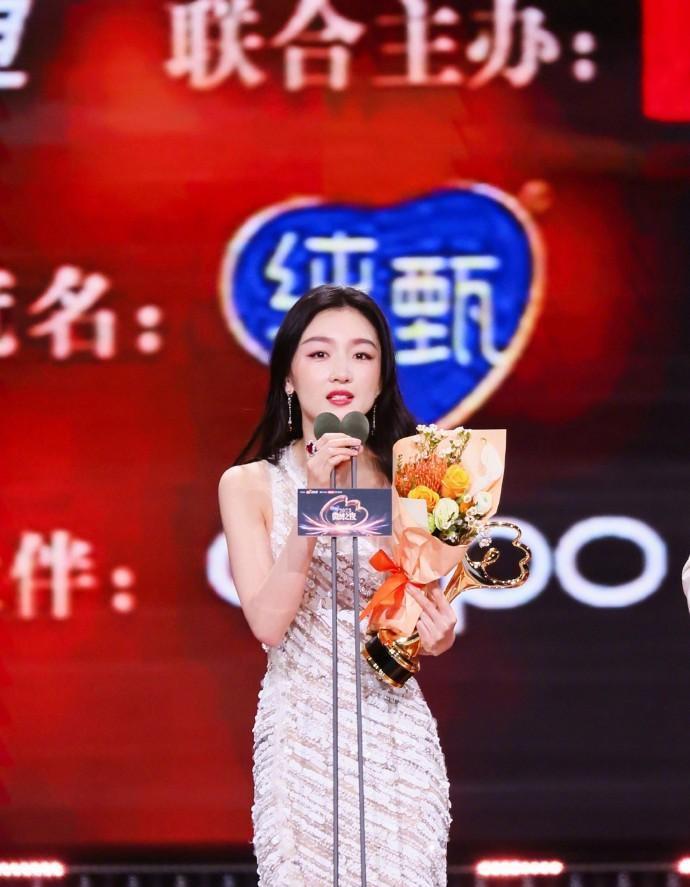 On this night of Weibo, Liu Yifei's nasolabial folds and Gao Ye's waist ...