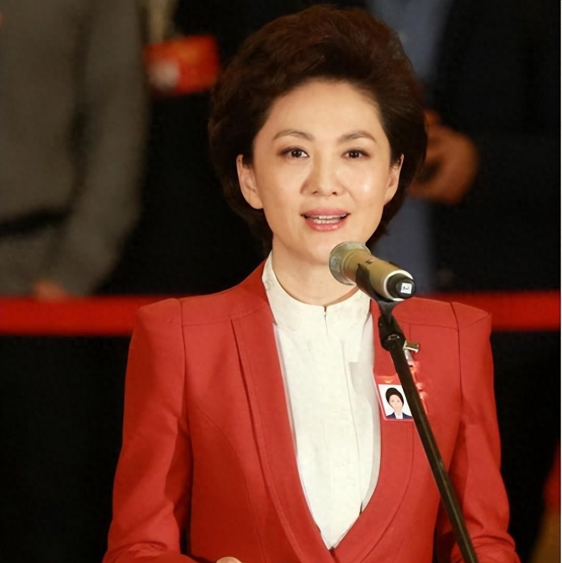 CCTV beauty host Hai Xia: Leave the stage to young people, she is still ...