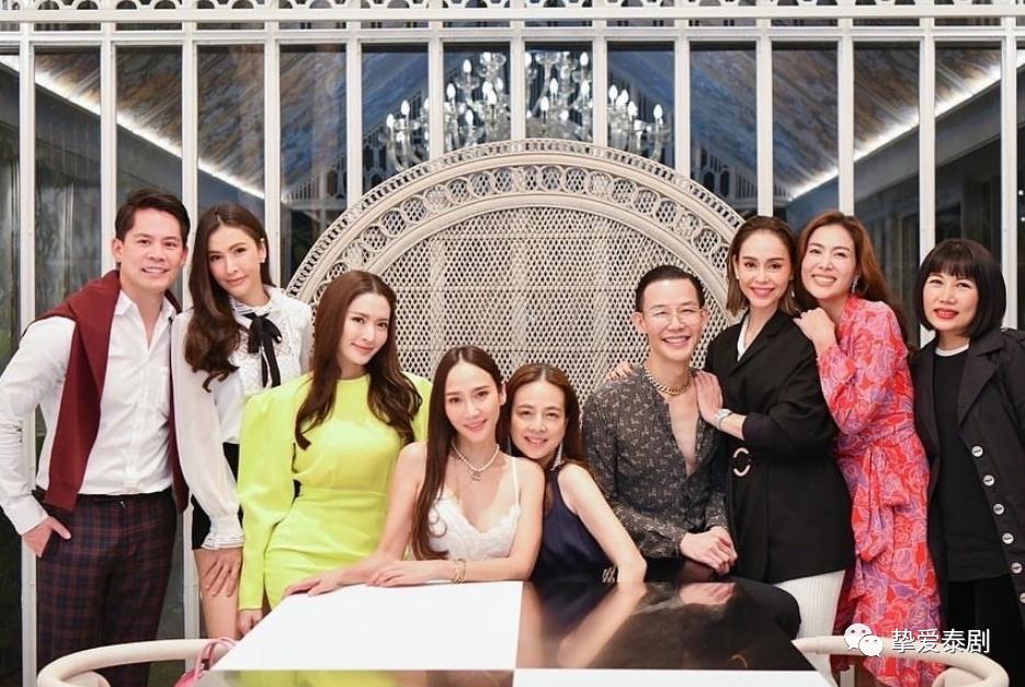 超一線泰星公開曬合照，AumP、Noon、Aff等泰劇女神齊聚，誰贏了 - 頭條匯