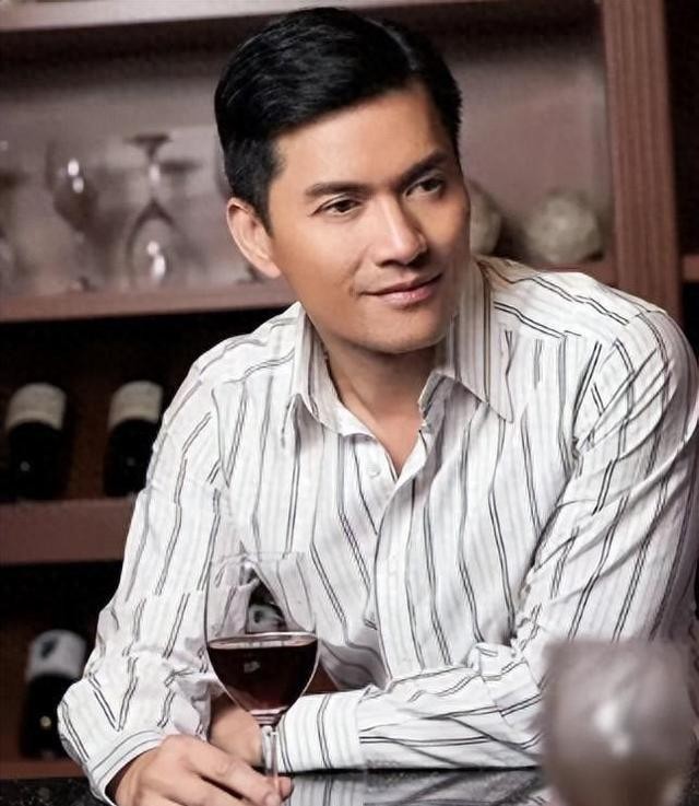 Why did Ray Lui marry Zhou Haimei in his first marriage, Anita Mui in ...