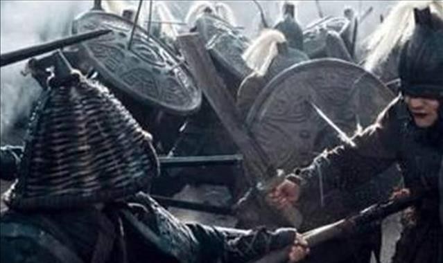 During ancient wars, why did the soldiers in the first row charge ...