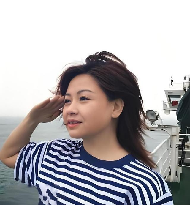 Singer Li Qiong: She became famous with the song "Eighteen Bends on the ...