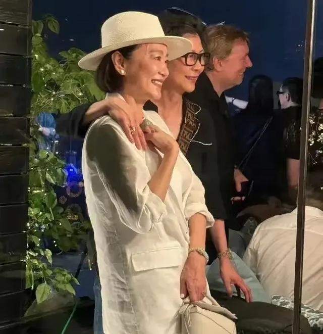 Li Ka-shing's confidante was spotted having dinner with Pansy Ho and Yu ...