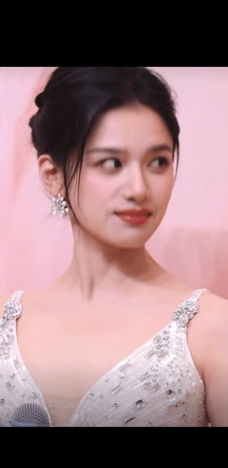 On this night in Shanghai, Zhao Jinmai, Zhang Jingyi and Li Landi, it ...
