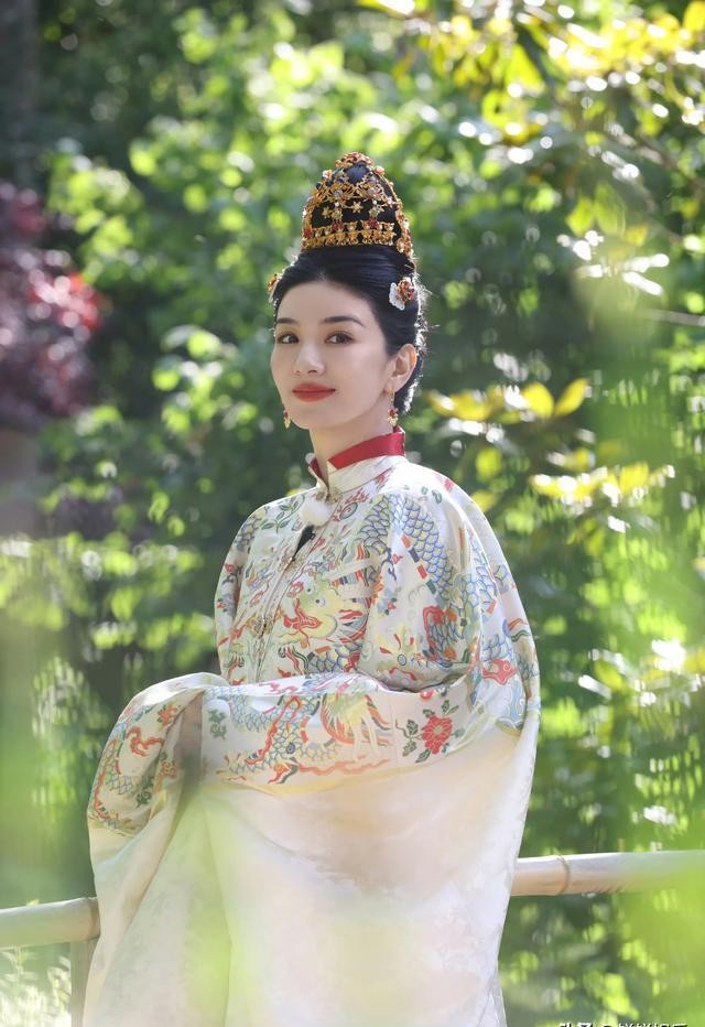 A big PK of Hanfu in Chinese restaurants: Jiang Yan's gentleness and ...