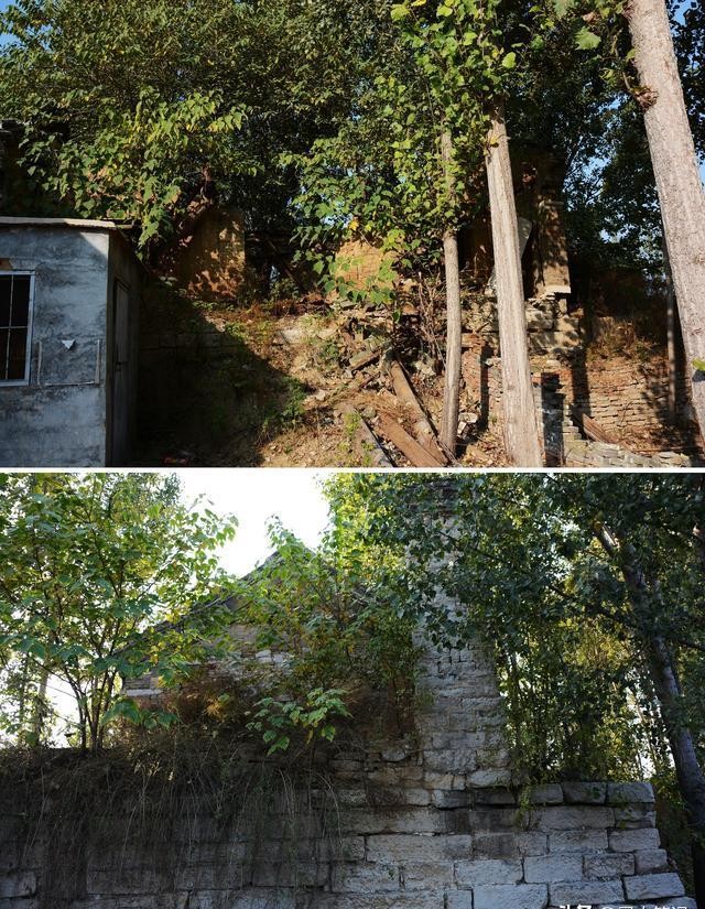 Who wrote this beautiful Slender Gold calligraphy in a dilapidated ...