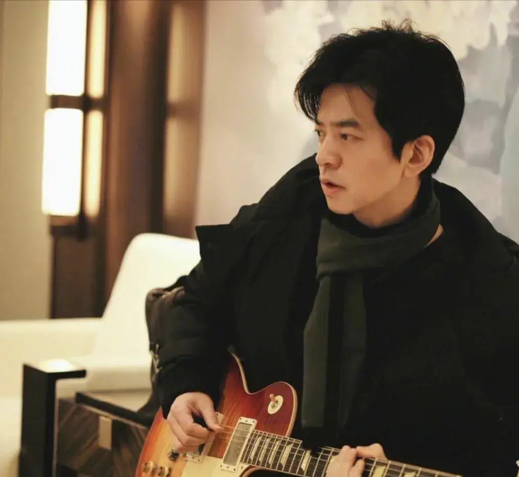 Li Jian took his wife and friends for a dinner, and 44-year-old Meng ...