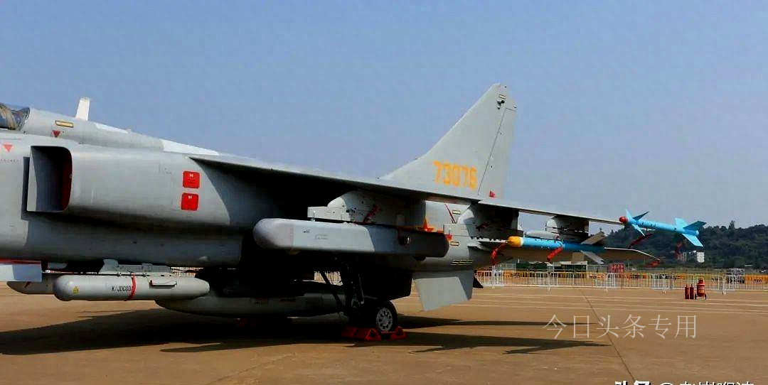 Real footage of China's "Flying Leopard" fighter jet taking off ...