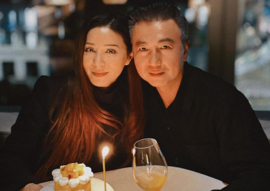 Teng Liming and her wealthy businessman husband wore couple's outfits ...