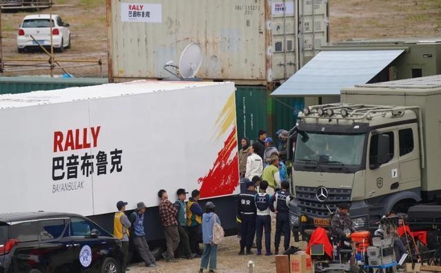 "Bayinbuluke from "Flying Life 2" actually works as a talent in ...