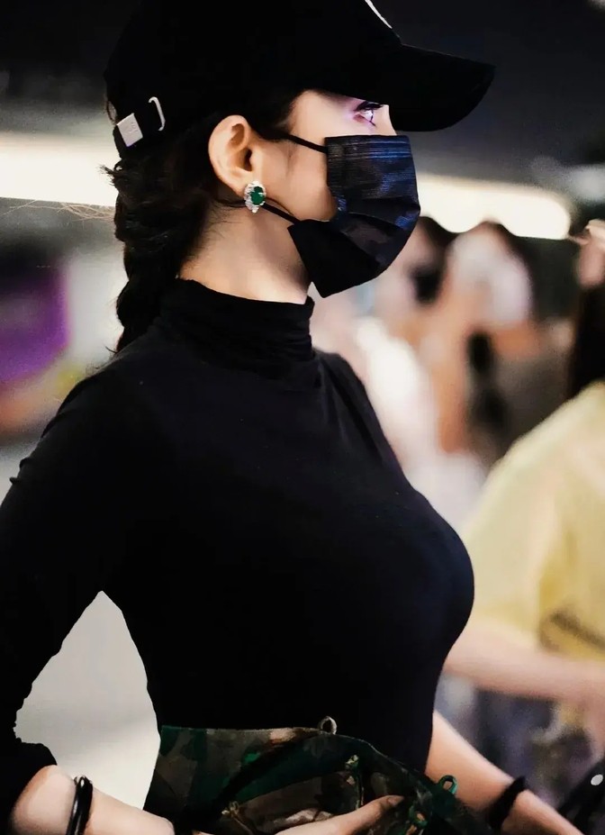 Yang Mi's amazing secret exposed: turtleneck sales soared 500%, fans ...