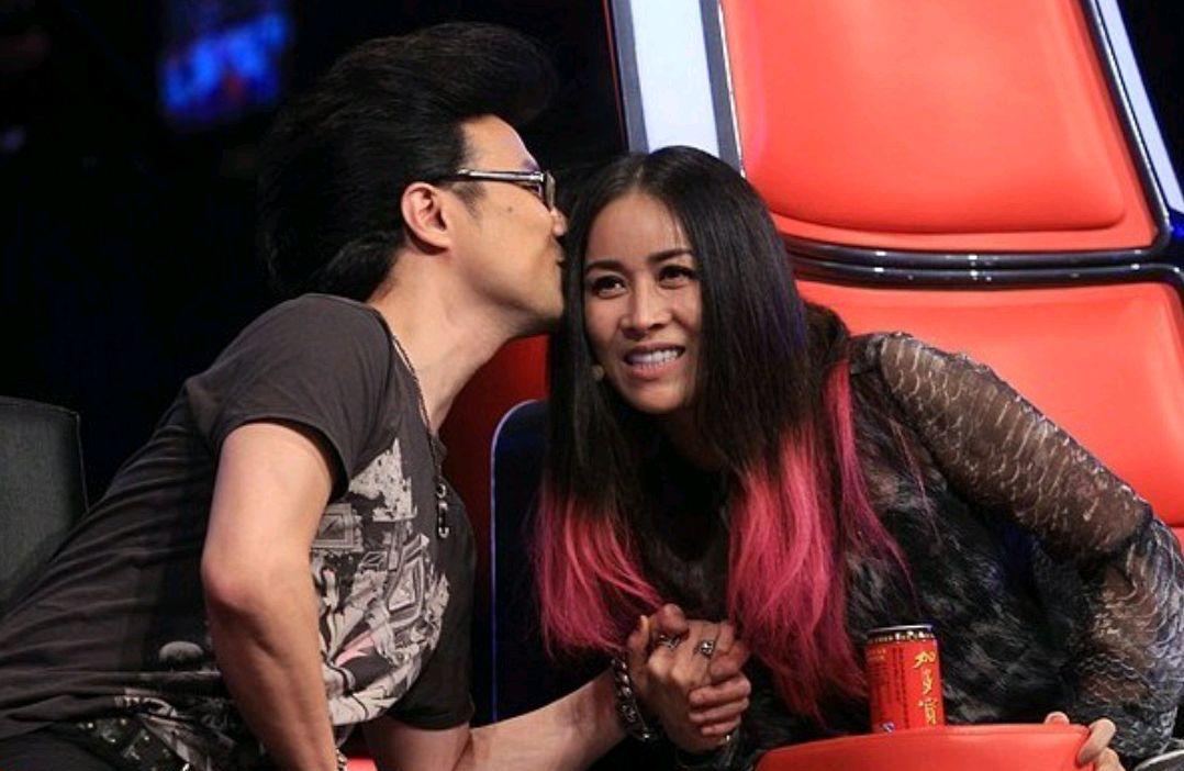 Na Ying, Wang Feng, and Yang Kun responded to Daolang in different ways. Wang Feng flattered him ...