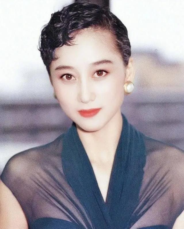 Is Li Zhi considered a top beauty? Just look at her photos with Guan ...