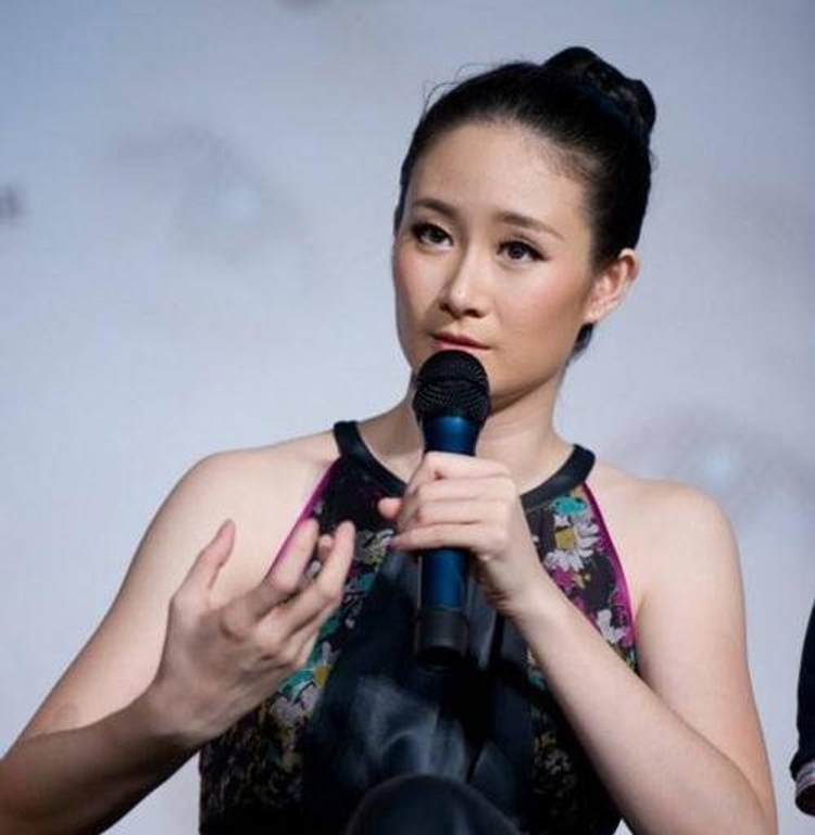 Solo dancer on stage: Wang Yabin, rejecting the light and shadow of the ...