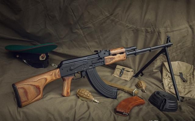 The violent aesthetics of the former Soviet military's machine guns ...