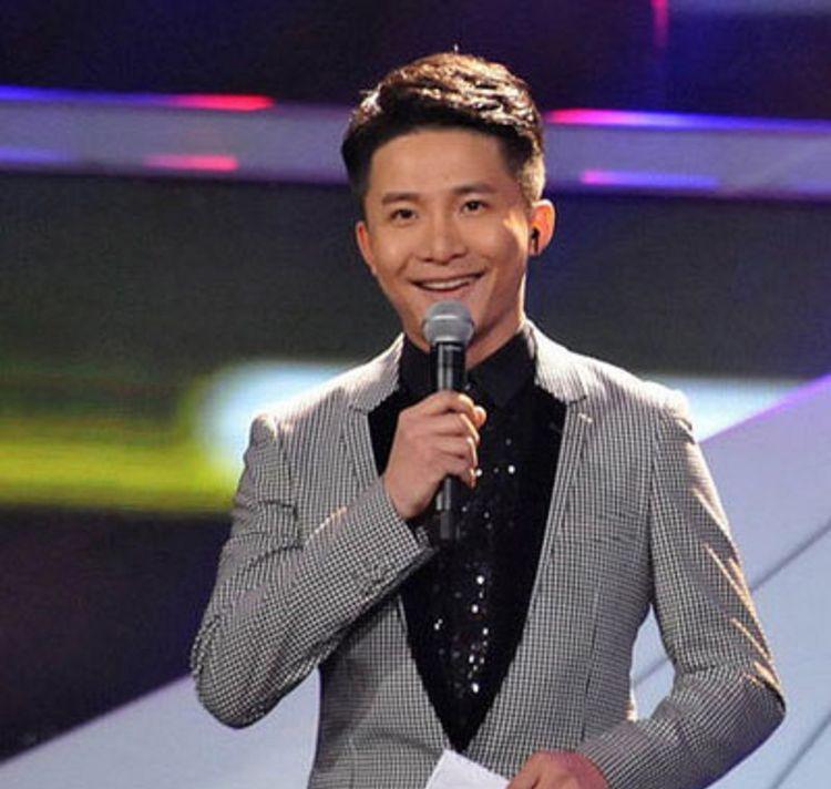 He was once the "most handsome host" of CCTV, but he had a great future ...