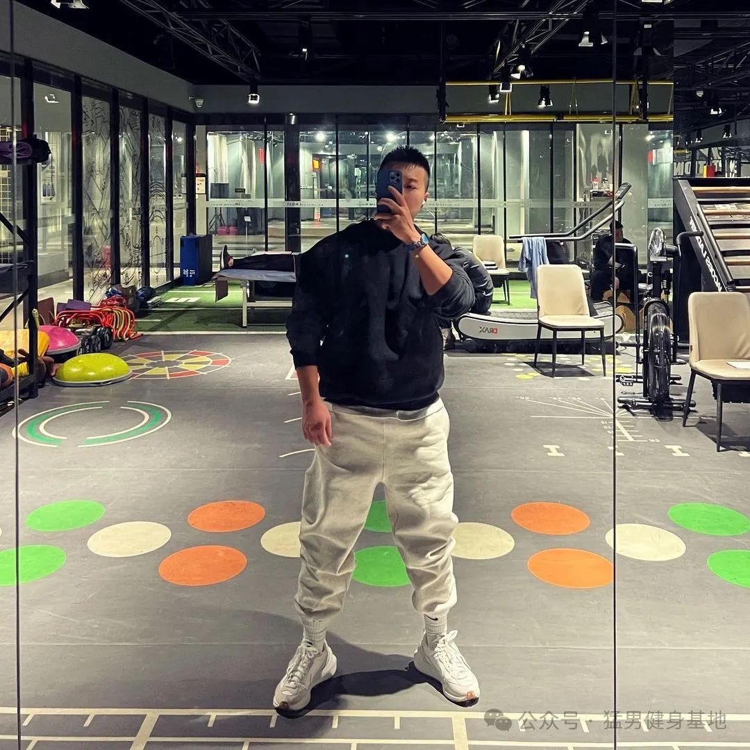 Gary: The ultimate display of mature charm, sunny and handsome under a ...