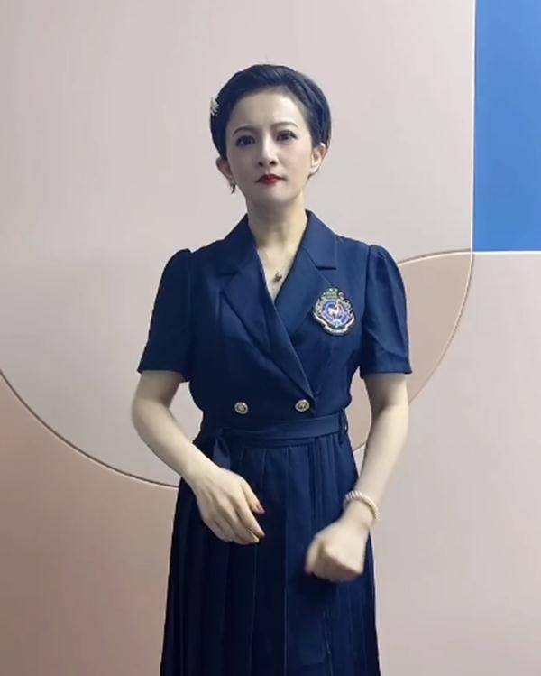 44-year-old Jin Ming: From "national daughter" to "short leftover woman ...