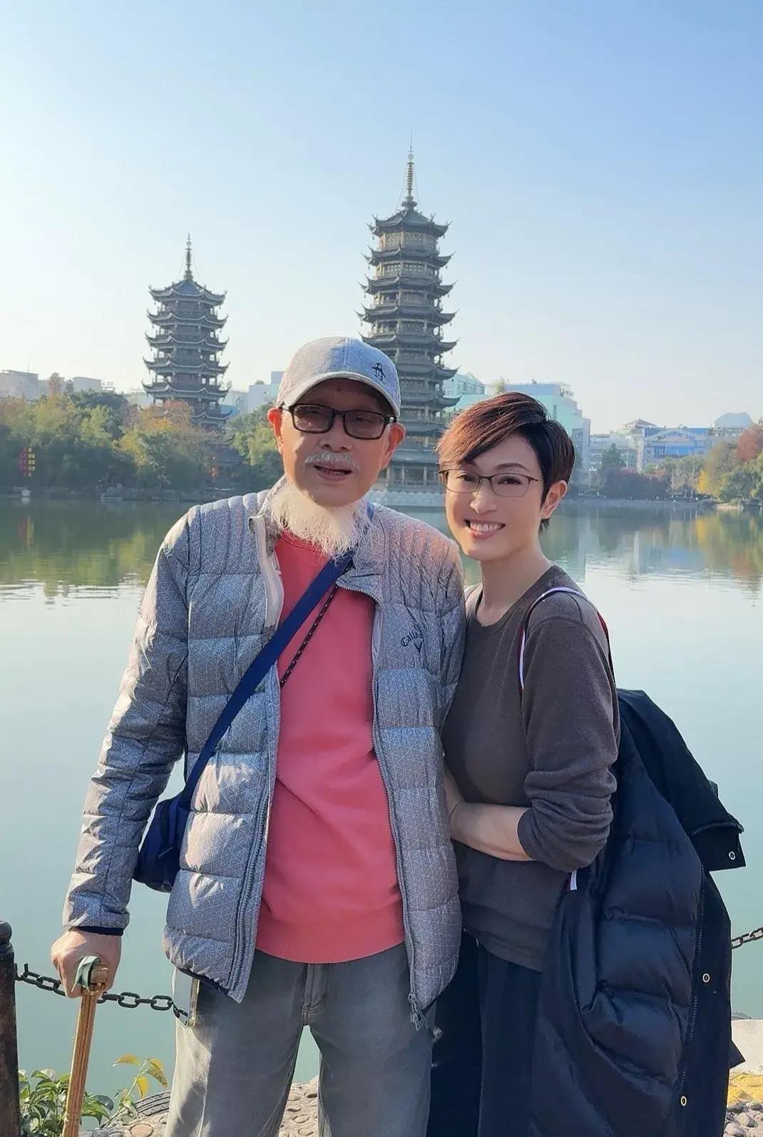 Chen Farong traveled to Guilin with her old father. The 57-year-old beauty is as beautiful as a ...