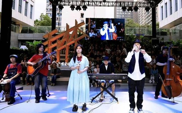 An amateur selection, a treasured stage, singing the original voice of ...