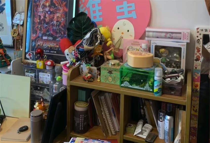 A cartoonist's 9㎡ house was renovated, using a 3-meter-high floor to ...
