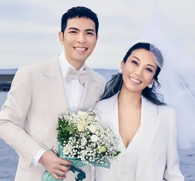 Jam Hsiao and Julia Lin got married today, revealing wedding photoshoot ...