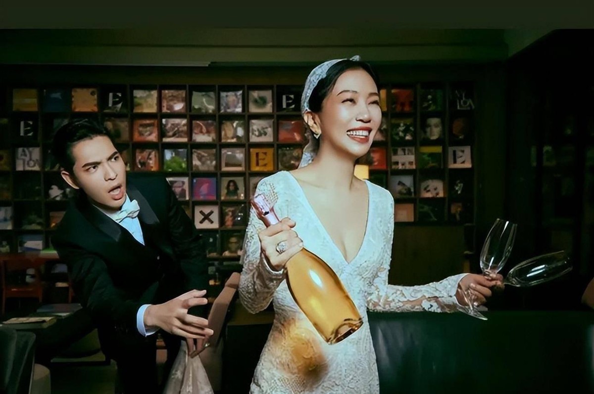 Jam Hsiao and Julia Lin got married today, revealing wedding photoshoot ...
