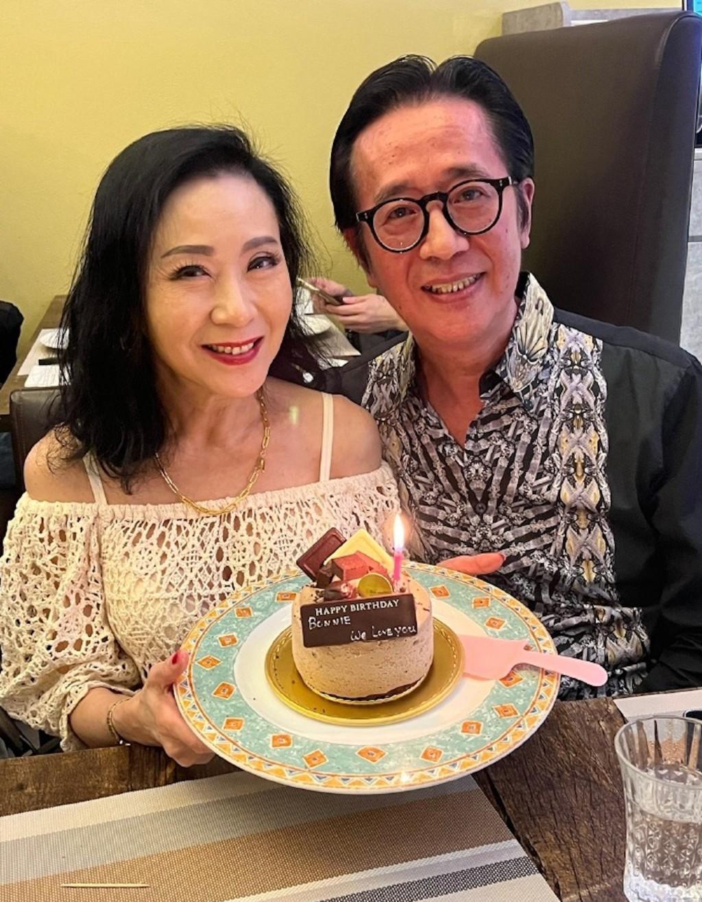 57-year-old Ye Zimei celebrates birthday with her boyfriend "Huang Rong ...