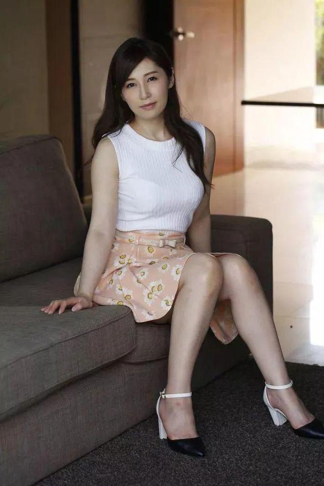 Aki Sasaki The Leader Of Wives In The Dark World How She Became The