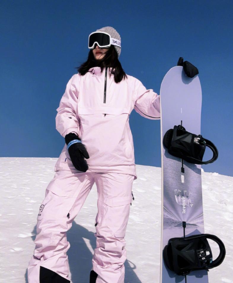 37-year-old Yuan Shanshan eats kebabs at the ski resort! It's hard to ...