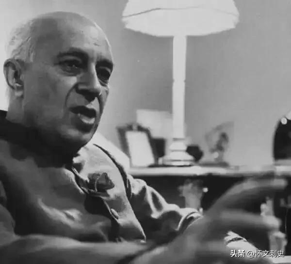 In 1962, the 82-year-old MacArthur heard that India was going to war ...