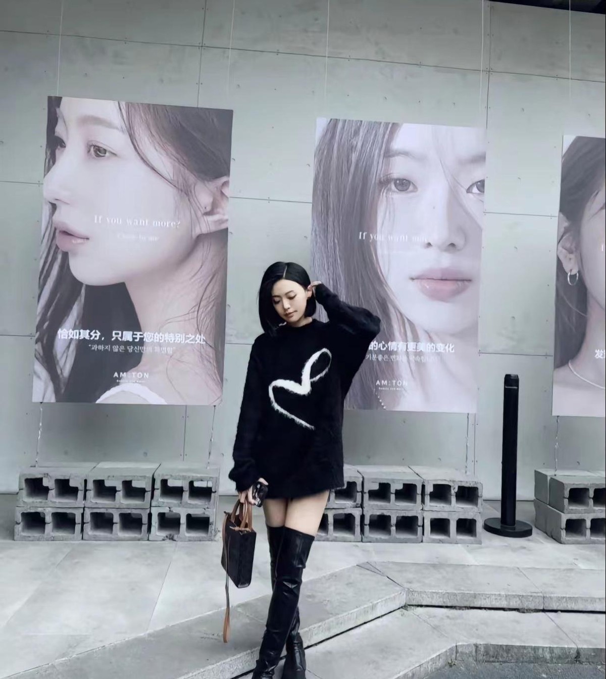 Xu Ziyao's belly-baring outfit set the stage! His belly is cute and ...