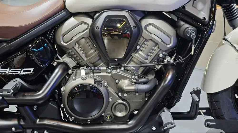Benda Motorcycle Dark Flag 950, a Bobber equipped with a V4 engine, is ...