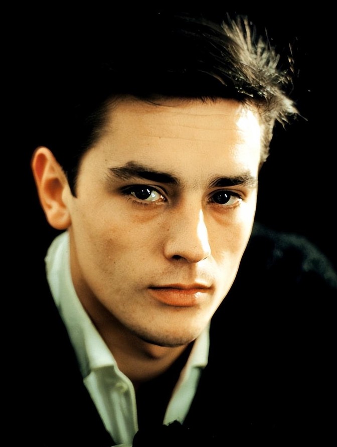 How handsome is Alain Delon, the "French Sun God"? 23 photos show you ...