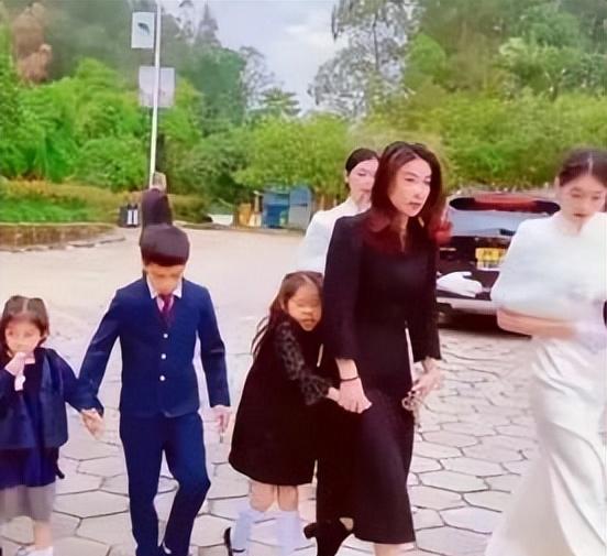 Guo Jingjing and Huo Qigang took their eldest son to play a drama for ...