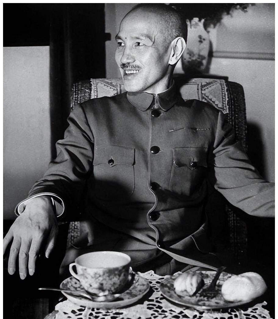 How much did Chiang Kai-shek value Chen Geng? In order to praise Chen ...